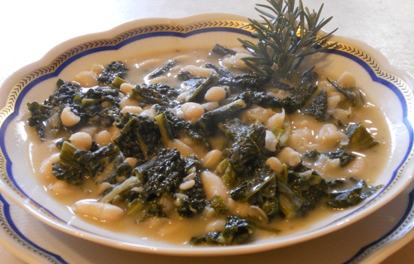 Minestra di cavolo nero e fagioli cannellini, ricetta, preparazione e ... Minestra di cavolo nero e fagioli cannellini, ricetta, preparazione e ...
