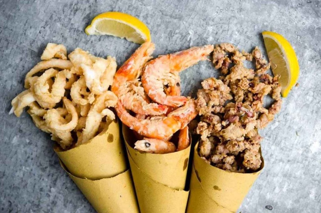 Cuoppo: dove mangiare i migliori coni di fritti a Napoli