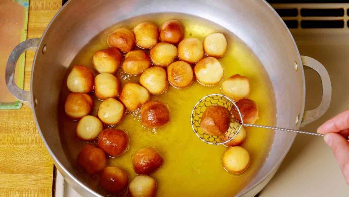 Prepara le Brighelle fritte di Carnevale; ricetta facile e veloce