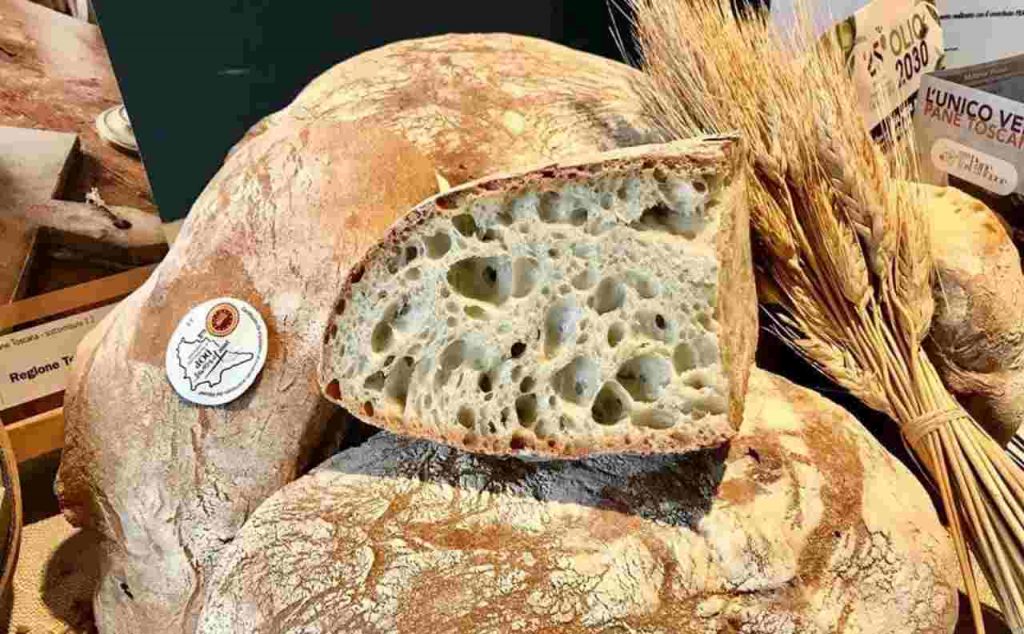 Pane toscano: perché è senza sale? La sua storia e le sue origini